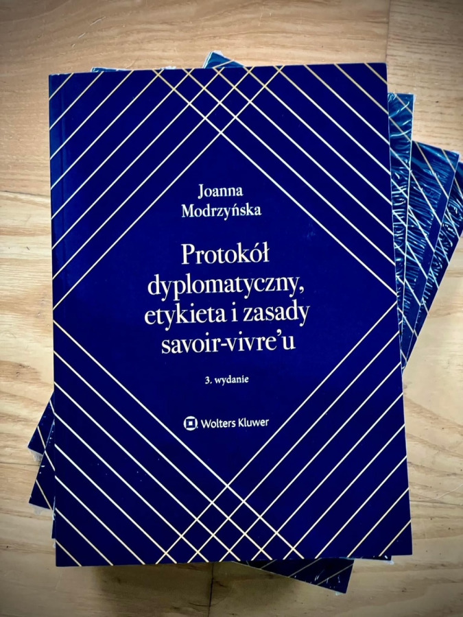 Book "Diplomatic protocol, etiquette and savoir-vivre rules" - Art of ...